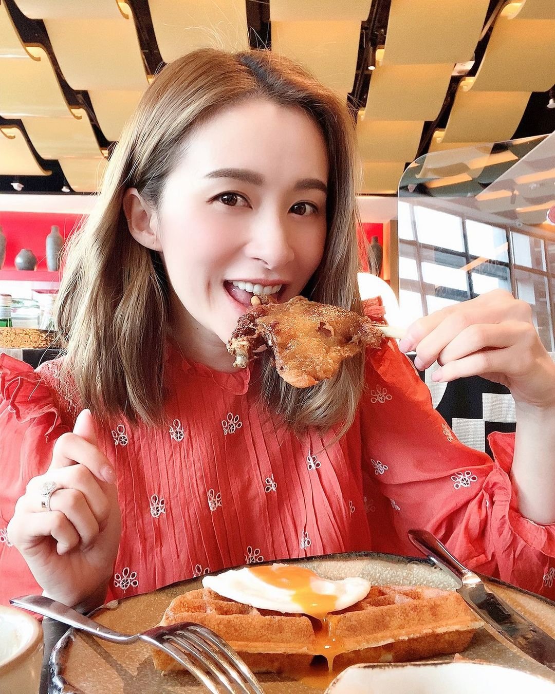 發燒腹痛＝子宮膿瘍警號？婦科醫生：長年喝這東西可致子宮膿腫爆裂！8大養宮必戒食品