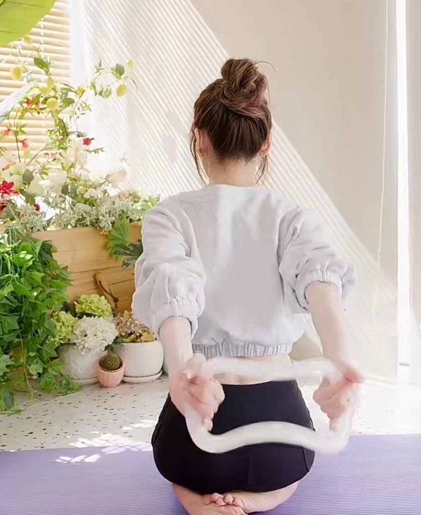 40歲王心凌出道20年靠6大瘦身法維持41kg 瑜伽環練美背、正確坐姿減肚腩