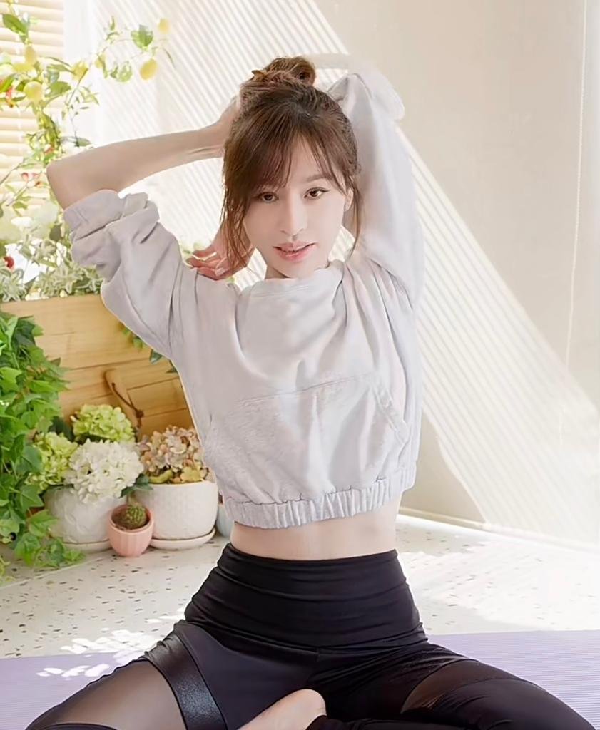 40歲王心凌出道20年靠6大瘦身法維持41kg 瑜伽環練美背、正確坐姿減肚腩