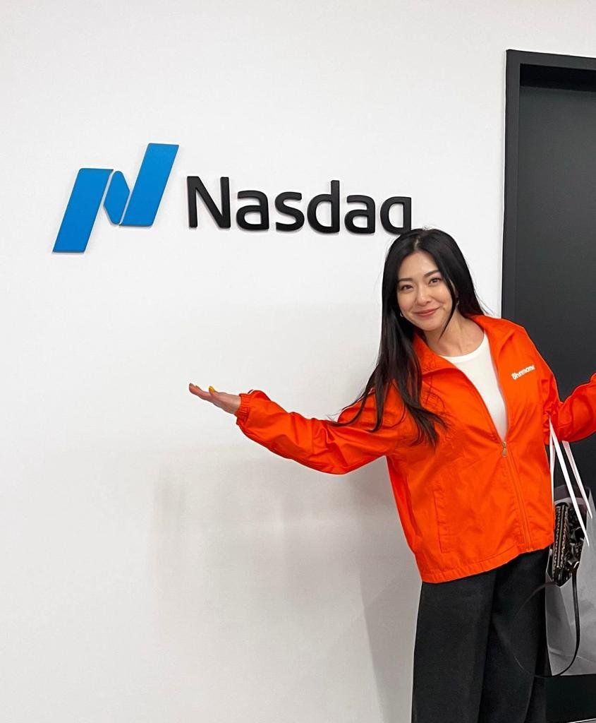 2R Race由性感模特兒變上市公司主席 創「1平台」獲大成功喜奔華爾街！