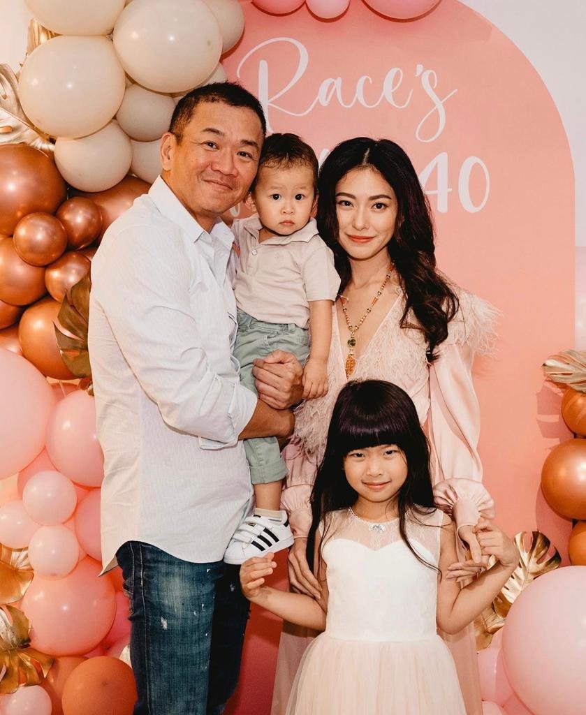 2R Race由性感模特兒變上市公司主席 創「1平台」獲大成功喜奔華爾街！