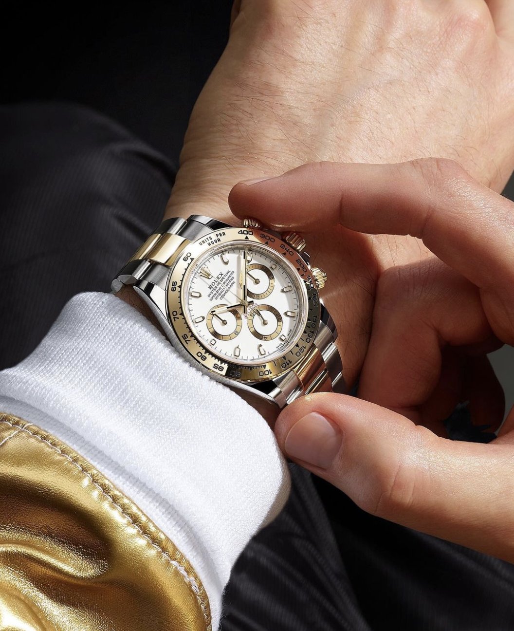 Rolex 7大「入門級保養保值秘訣」｜手動上鏈、存放方法都有學問！